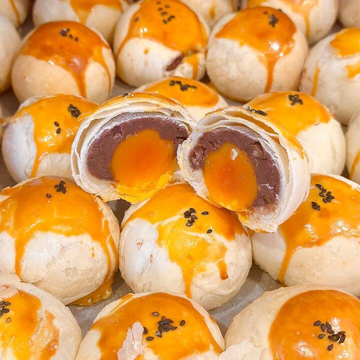 Dragon Pastry Mochi & Salted Egg Yolk Pastry - 3 Pieces - Gourmet Grocer